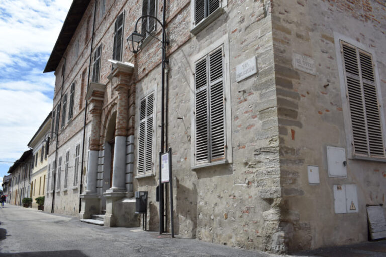 Cherasco cosa vedere: le Langhe dei "Baci" e delle lumache